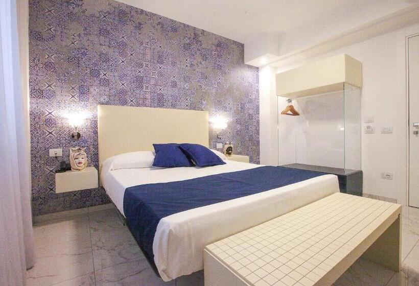 Hôtel (Catégorie 1/2 *) Nautilus - Giardini-Naxos