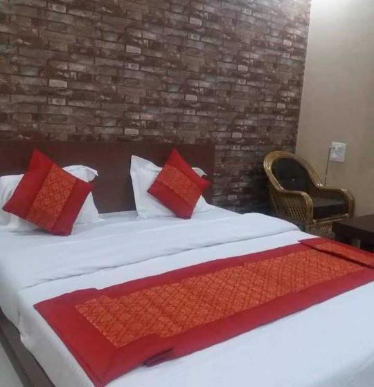 Sidhi, בית מלון כפרי Basant Palace And Flavors Restaurant: ההצעות הטובות עם Destinia