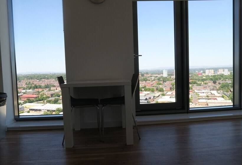 Quay Apartments - Salford