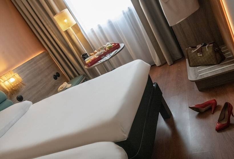 Hôtel Ibis Golfe De Sainttropez - Grimaud