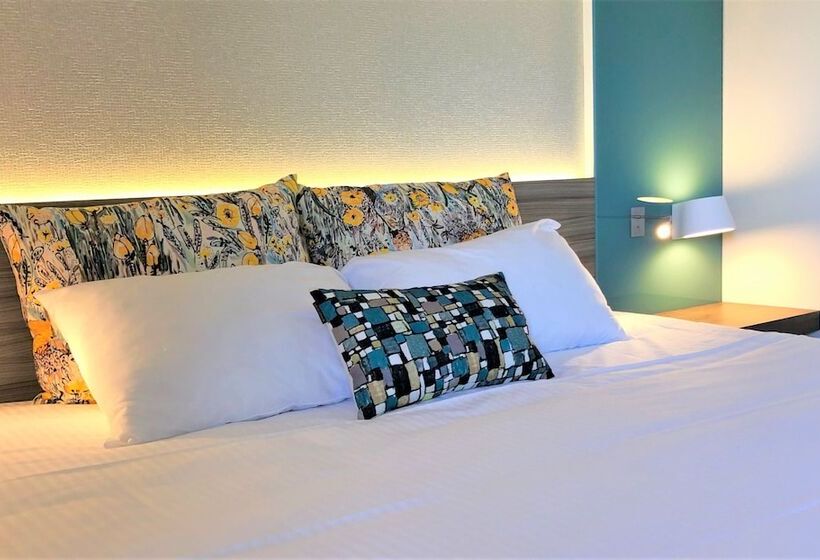 Hôtel Logis Hôtel & Restaurant Les Mouettes Larmor Plage, Proche De Lorient - Larmor-Plage