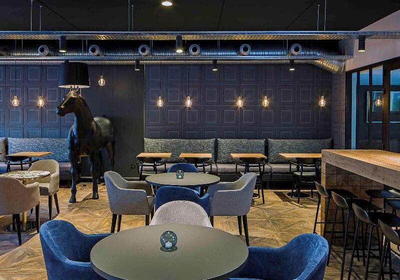 Hôtel Ibis Styles Laval Centre Gare - Laval, France