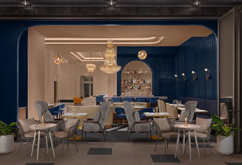 Hôtel Azur Legacy Collection - Vancouver