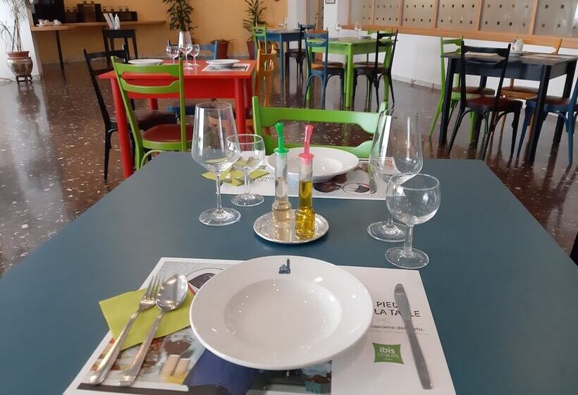 Hôtel Ibis Styles Trani - Trani
